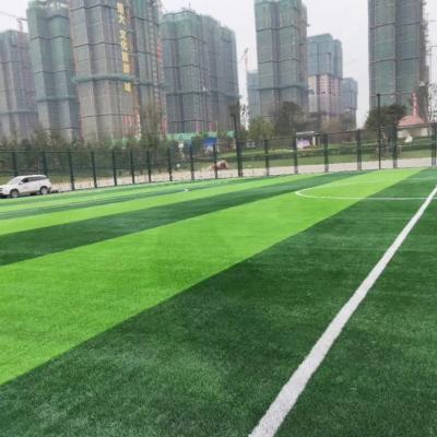 Cina Un tappeto erboso sintetico artificiale di 16800 aghi Fadeless nessun'erba piena di calcio in vendita