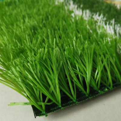 Cina Le fibre artificiali del PE dell'erba del tappeto erboso di calcio per qualsiasi tempo simulano l'altezza del mucchio del prato inglese 15MM in vendita
