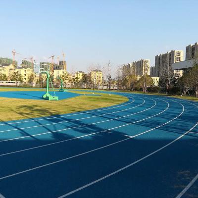 中国 環境に優しく青い運動場の連続したトラックに床を張る2つの層の総合的なスポーツ 販売のため