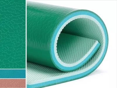 Cina Vinile standard del PVC di IAAF che pavimenta 4.5mm 6.0mm per il campo da badminton variopinto in vendita