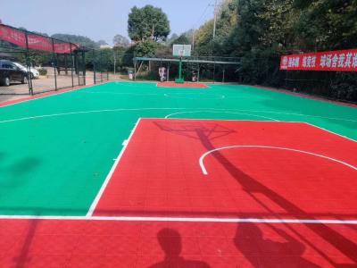 Cina Gli sport di collegamento riciclabili opachi rossi dei pp piastrella lo spessore di 20mm in vendita