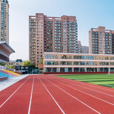 Cina campo da giuoco dirigentesi all'aperto di sport della scuola del calcestruzzo del cemento della pista del sistema di rivestimento dello spruzzo di 9mm in vendita