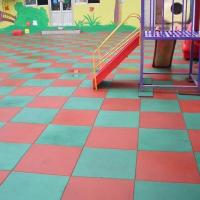China Recycled Rubber Interlocking Playground Tiles 50x50cm 2cm Thick Waterproof for sale