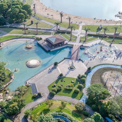 中国 表面Epdmのゴム製 フロアーリングPoureに床を張るEpdmの着色された運動場 販売のため