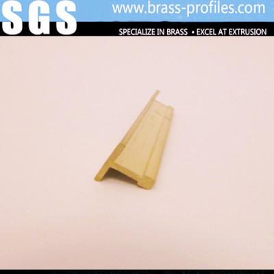 Les pièces en cuivre ont des formes de tee / les pièces en cuivre ont des formes de verrou