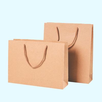 Cina fabbrica i sacchi di carta marroni su ordinazione con il vostro proprio logo che imballa il regalo di lusso al minuto su misura del sacchetto della spesa per abbigliamento in vendita