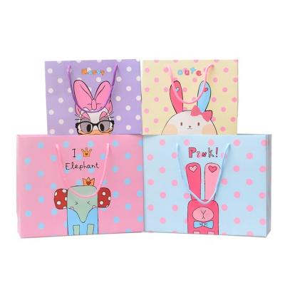 China Food Black Luxury Paper Packaging Bags Flexo Printing For Clothing for sale