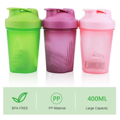 Cina 14oz Bottiglia per palestra Blendere bottiglia d'acqua Classic Loop Top Shaker Bottiglia d'acqua in vendita