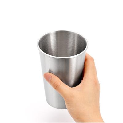 Cina 16 Oz Coppe da bere in metallo non rottibili Coppe da birra senza BPA, metallo a prova di frattura Coppe da bere stackabili per adulti o bambini in vendita