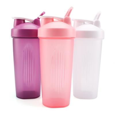 Cina Logo personalizzato Miscelazione Acqua Bevande Gym Blender Protein Shaker Bottiglia Plastica Portatile Blender Shaker Bottiglia Con Ball in vendita
