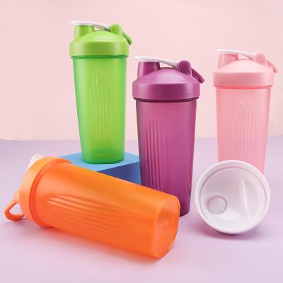 中国 600ML 清潔で持ち運びが簡単 ハンドル付き 高品質のプラスチックスポーツ用水杯 販売のため