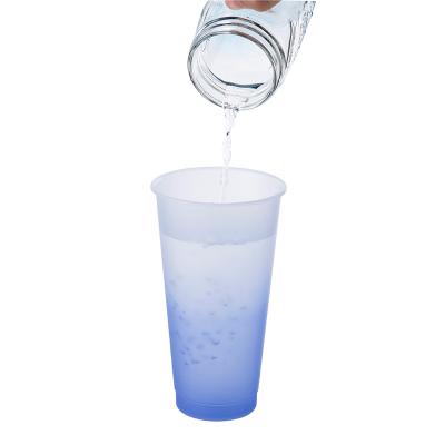 中国 再利用可能な色を変える冷たいカップ 夏のマジック ストロー付きプラスチックコーヒータンバー 5個セット 販売のため