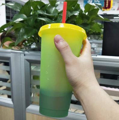 中国 再利用可能な色を変える冷たいカップ 夏のマジック ストロー付きプラスチックコーヒータンバー 5個セット 販売のため