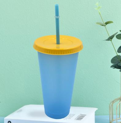 中国 再利用可能な色を変える冷たいカップ 夏のマジック ストロー付きプラスチックコーヒータンバー 5個セット 販売のため
