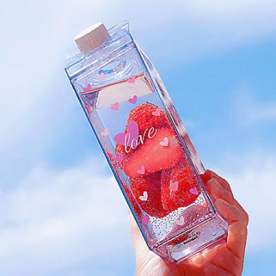 Cina 500ml Latte Cartone Bottiglia d'acqua Bottiglia di plastica a forma di latte Bottiglia di stoccaggio in vendita
