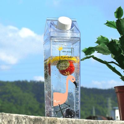 Cina 500ml Latte Cartone Bottiglia d'acqua Bottiglia di plastica a forma di latte Bottiglia di stoccaggio in vendita