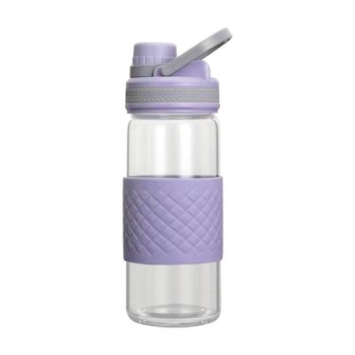 Cina 480 ml di alta qualità e conveniente Bottiglia d'acqua in vetro a prova di perdite senza BPA con manica e presa in mano in silicone in vendita