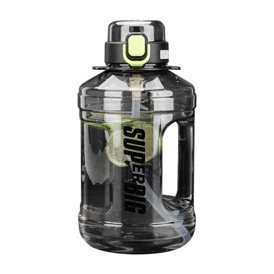 Cina Bottiglia sportiva in plastica a bocca larga e dritta per attività all' aperto in palestra in vendita