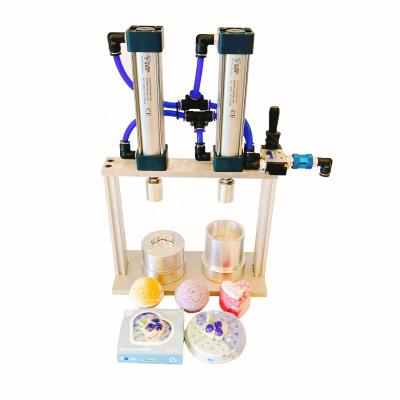 Cina desktop fare il bagno manuale bomba macchina palla di bagno barra di stampa fare la macchina una volta pressione 2pcs bomba di bagno in vendita