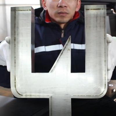 Cina EJON E500 Saldatore laser CNC per saldatura di precisione e lettere sfuse in vendita