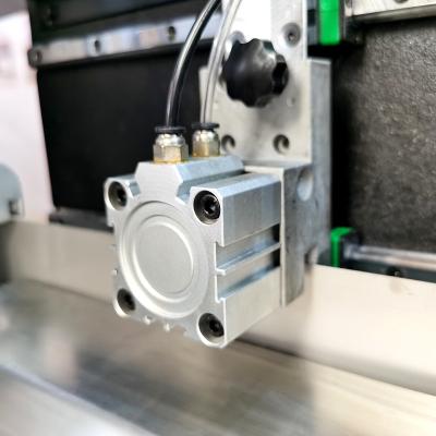 China EJON ET20 Máquina de dobra lateral de chapas de metal multicanalume com sistema de controlo de 7 eixos à venda