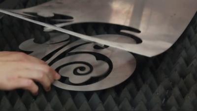 Cina Macchina di taglio laser a fibra di metallo CNC 1500W con funzionamento a onde continue in vendita