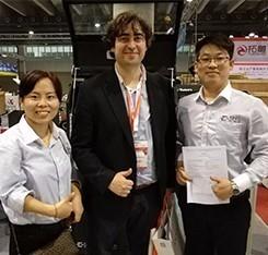 Cina Macchina di taglio laser a fibra di metallo CNC 1500W con funzionamento a onde continue in vendita