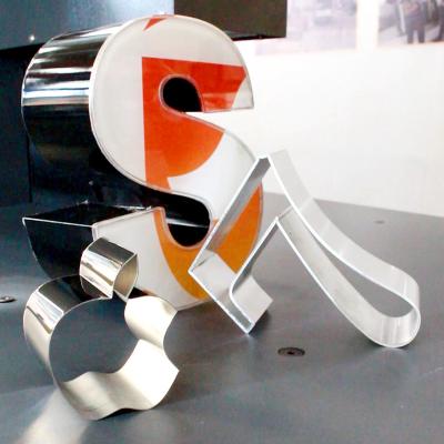 Cina Multi-materiali Process Shop Sign 3D LED Signage Making Channel Letter Bending Machine in vendita