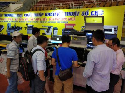 China Máquina de flexión de letras de canal completamente CNC con servicios de incrustación de ranuras en 2019 en venta