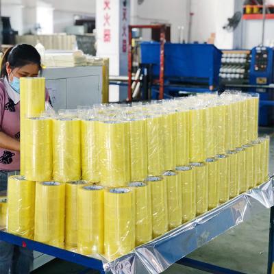Cina 100y/200y/1000y Nastro di imballaggio BOPP giallastro trasparente in vendita