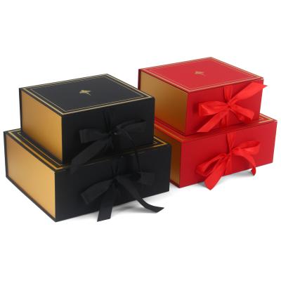 Cina Contenitore di regalo di compera magnetico pieghevole di logo della stampa del cartone su ordinazione della carta con il nastro in vendita