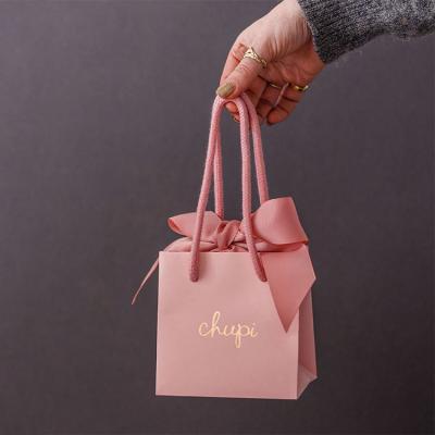 China De Giftkleding van douanejuwelen de Kosmetische het Winkelen Document Verpakkende Zakken van Zak Kleine Juwelen voor Juwelenzaken Te koop