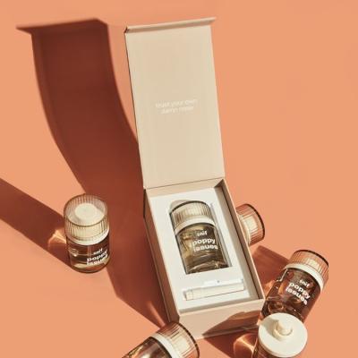 Cina Scatole magnetiche su misura di EVA Foam Glass Bottle Perfume di stile di Logo Printed Luxury 30ML 50ML in vendita