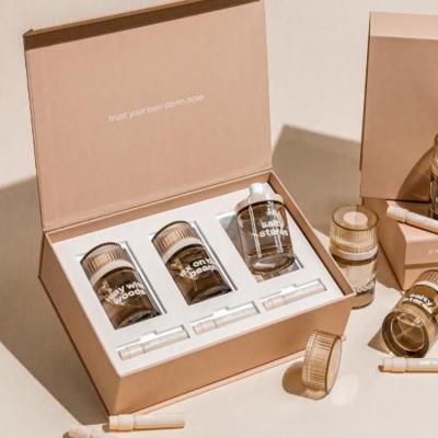 Cina Scatole magnetiche su misura di EVA Foam Glass Bottle Perfume di stile di Logo Printed Luxury 30ML 50ML in vendita