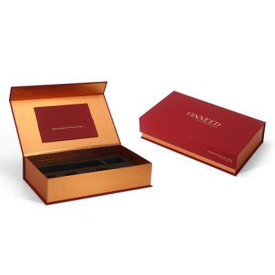 Cina Il logo lucido piegante premio su ordinazione del contenitore di regalo degli accessori del vino ha stampato la scatola di carta rigida con la maniglia in vendita