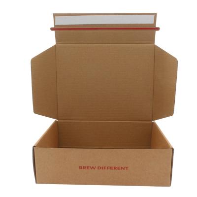 Cina Fabbricazione di scatole postali Scatola postale biodegradabile a tenuta rapida grande con logo personalizzato con nastro adesivo in vendita