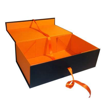 Cina Scatola regalo per Halloween pieghevole magnetica di lusso su misura con chiusura a nastro in vendita