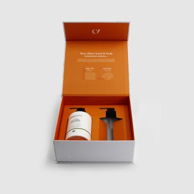 Cina Custom Luxury set lavaggio del corpo e lozione per mani con confezionamento in carta Scatola regalo con logo in vendita