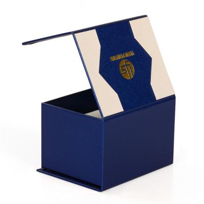 Cina Abitudine magnetica del contenitore di regalo del flat pack blu stampata con il materiale della carta di specialità in vendita