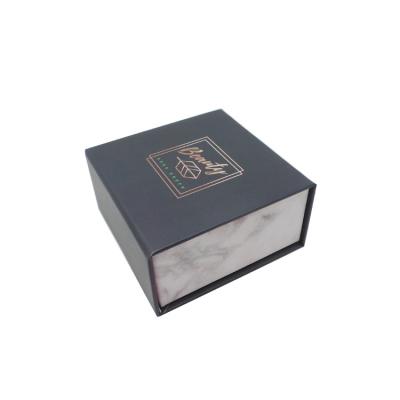 Cina Contenitore di regalo magnetico professionale della chiusura, contenitori di regalo del cappuccio con il fermo magnetico in vendita