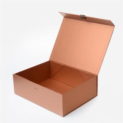 中国 贅沢な磁気にペーパーに折るギフト用の箱の浮彫りになることおよびDebossing 販売のため