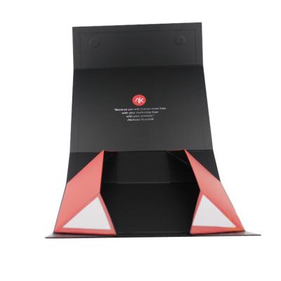 Cina Contenitori d'imballaggio pieganti di carta del regalo del profumo su ordinazione con chiusura magnetica in vendita
