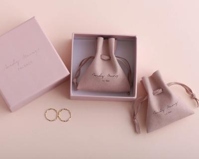 Cina Scatola d'imballaggio personale rosa di lusso stampata su ordinazione di Jewelery del braccialetto con il sacchetto in vendita