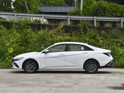 Chine 2023 Hyundai Elantra blanc 1.5L CVT essence GLS 2 roues motrices 4 portes 5 sièges à vendre