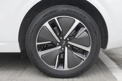 Cina 2024 LI AUTO L6 PRO VERSION bianco Gran SUV Popolare Auto Usate SUV Extended-Range con 300kW di Potenza e 1160km Comprehens in vendita