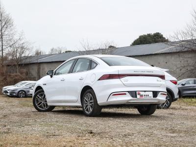 Cina 2024 Bianco BYD Qin Plus DM-I 120 km 1.5L Hybrid Honor 2WD Compact Car in vendita