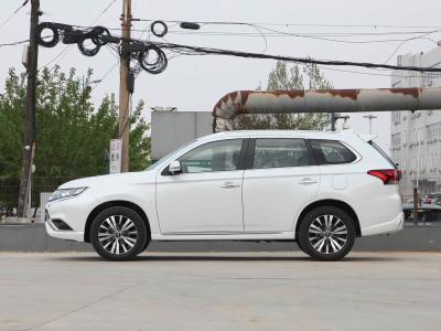 中国 三菱アウトランダー2021 2.4L 4WD スマート7人乗りを所有：広々とした2+3+2レイアウト、10L/100kmの燃費 販売のため