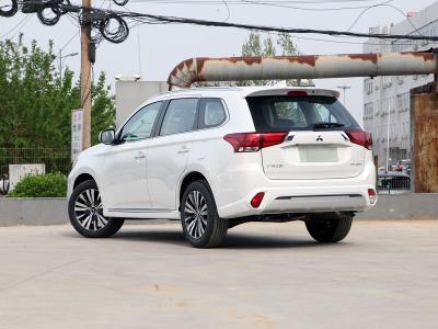 中国 三菱アウトランダー2021 2.4L 4WD スマート7人乗りを所有：広々とした2+3+2レイアウト、10L/100kmの燃費 販売のため