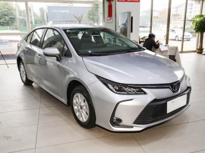 China Populaire tweedehands auto's Compacte auto met CVT Infinitely Variable Speed Transmission en 4 deuren 5 zitplaatsen Saloon carrosserie structuur Te koop