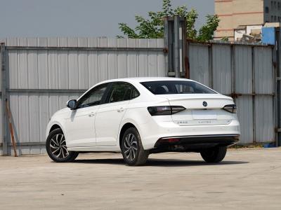 China Coches Usados Populares Blanco Coche Compacto con Tipo de Energía Gasolina y Transmisión Manual de 6 Velocidades en venta